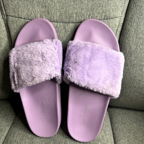 Steve Madden | Shoes | Steve Madden Fuzzy Slippers | Poshmark